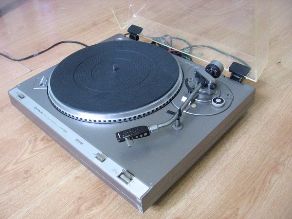 Проигрыватель винила Hitachi HT-356