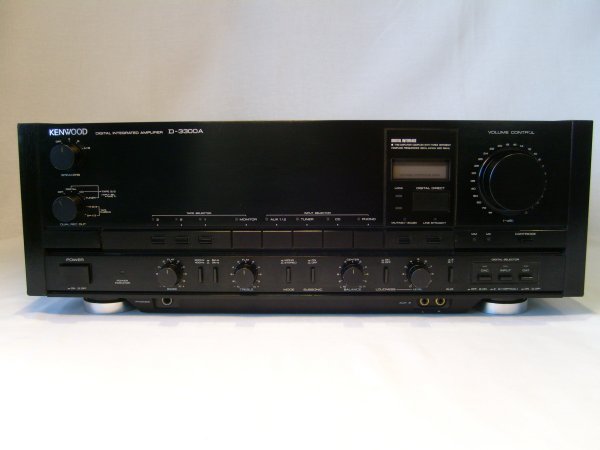 Топовый усилитель Kenwood D-3300A.