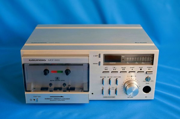 Кассетная дека GRUNDIG MCF 600 High Fidelity