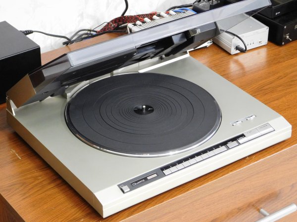 Виниловый проигрыватель Technics SL-QL15