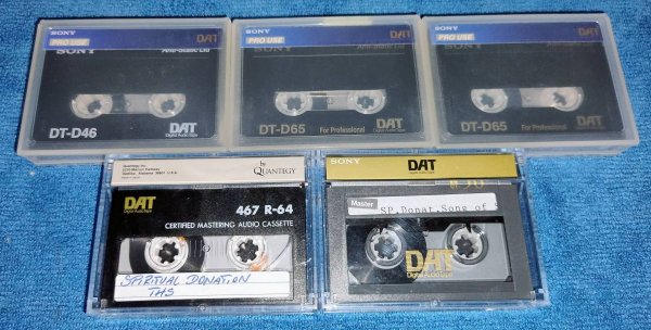 DAT cassette (ДАT кассет, Digital Audio Tape)